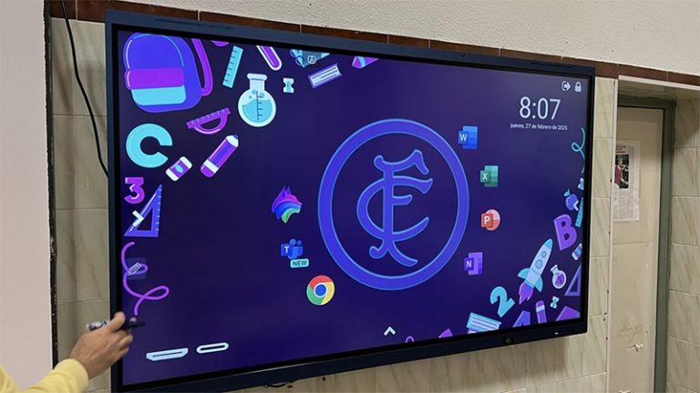 Nuevos monitores interactivos Clevertouch en Caldeiro - Amigonianos